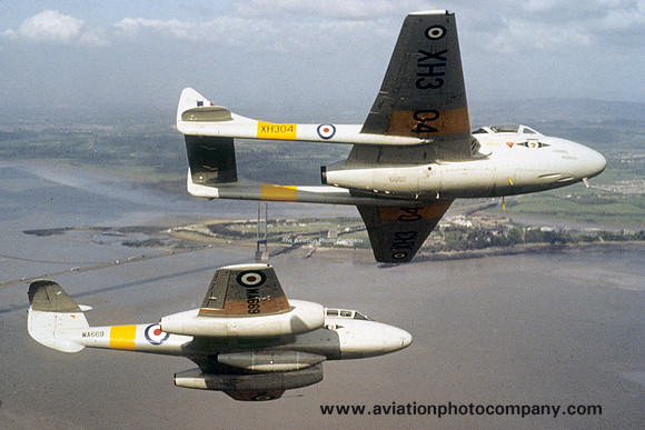 The Aviation Photo Company | Meteor (Gloster) | RAF Vintage Pair De ...