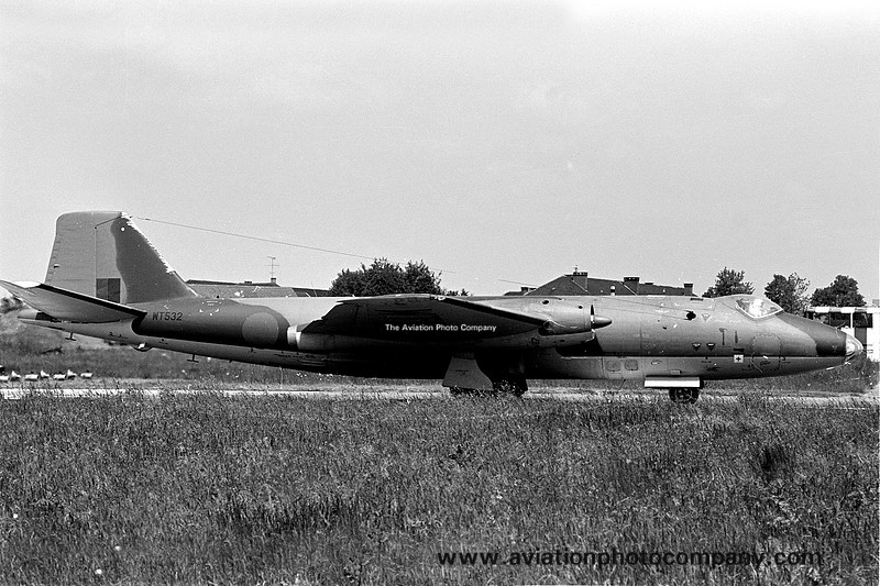 The Aviation Photo Company | Archive | RAF 13 Squadron English Electric ...